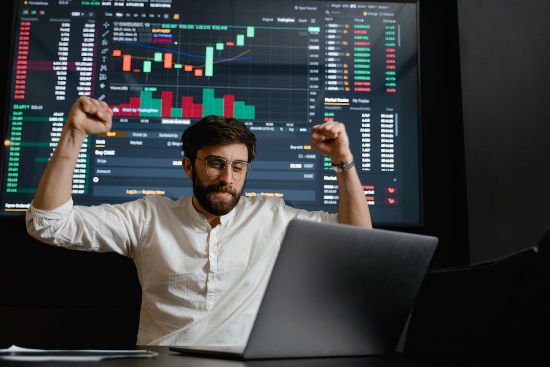 Swing Trading Futures: A Complete Guide for 2026 | HEXGO